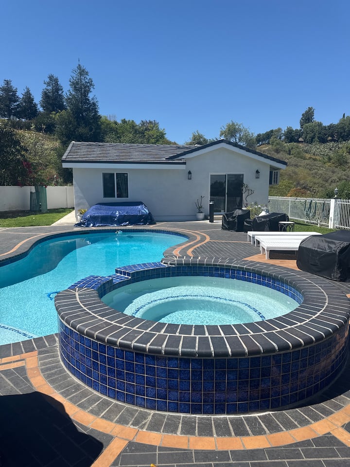 Cozy Escape With Stunning Views - Pomona, CA