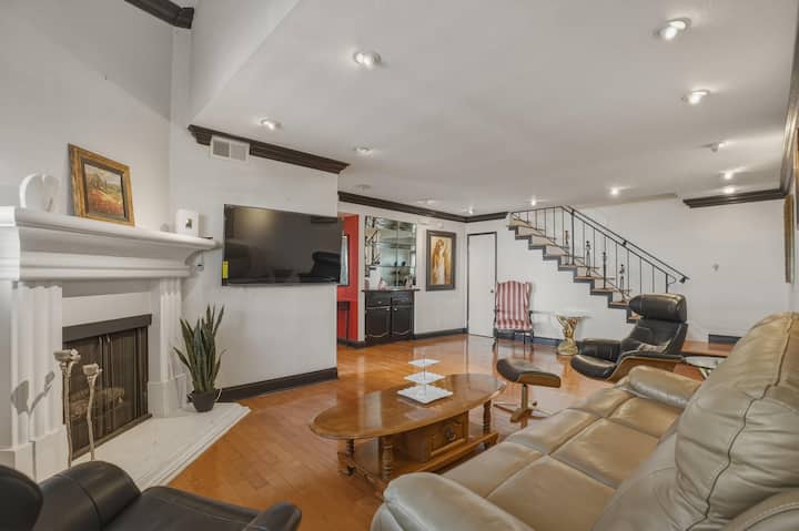 Luxury Cozy Condo In Woodland Hills - Calabasas, CA