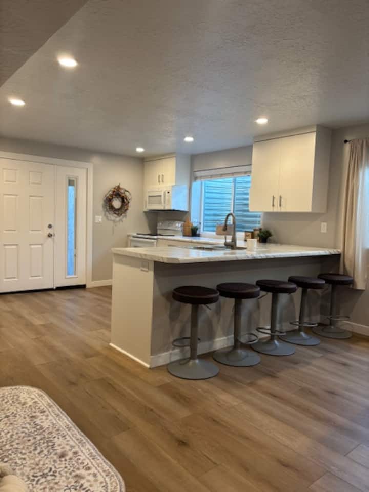 Sandy Snuggles - Sandy, UT