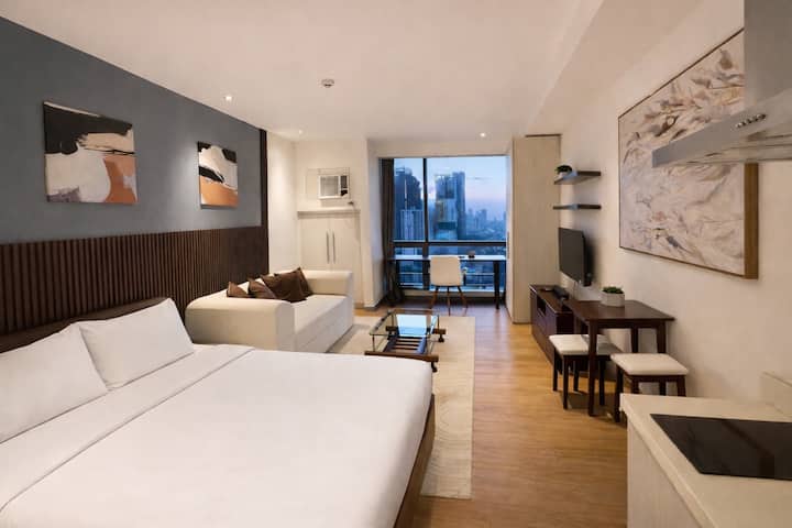 Novotel Apartment With Sunrise & Sunset View - Makati City