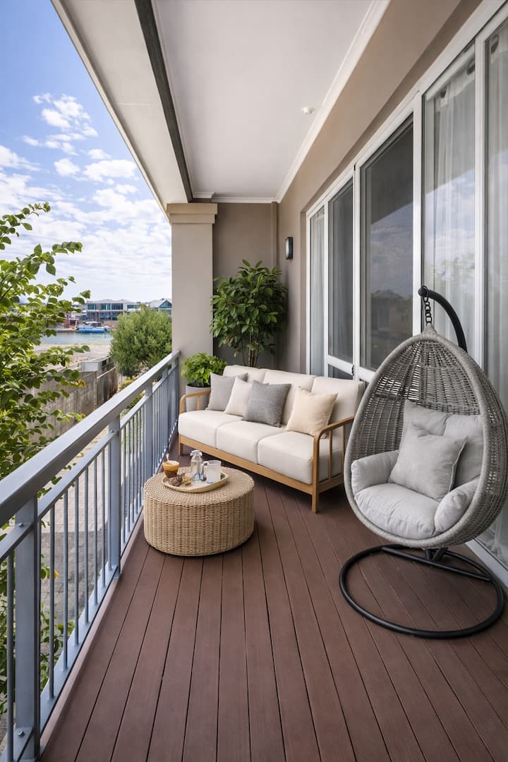 Luxury Canal Apartment-pool-spa-jetty- Balcony - Mandurah