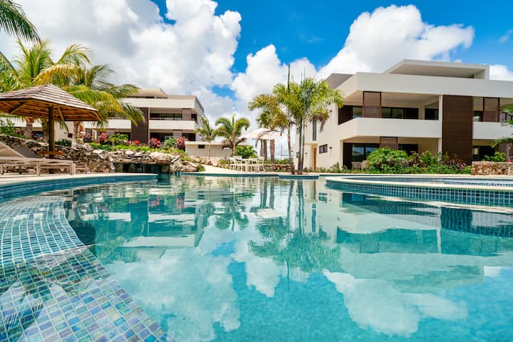 Jan Sofat Lux 2br Penthouse | Pool + Mountain View - Curaçao