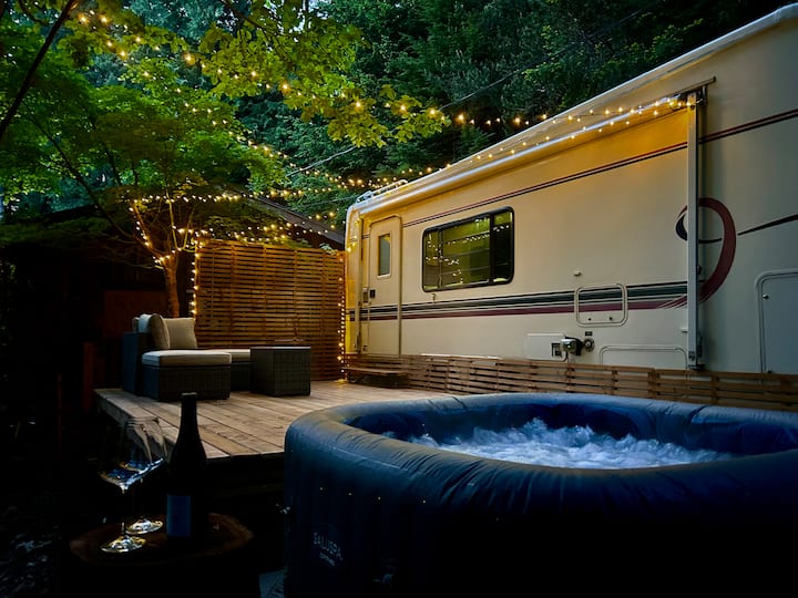 Private Forest Retreat + Hot Tub - Sechelt