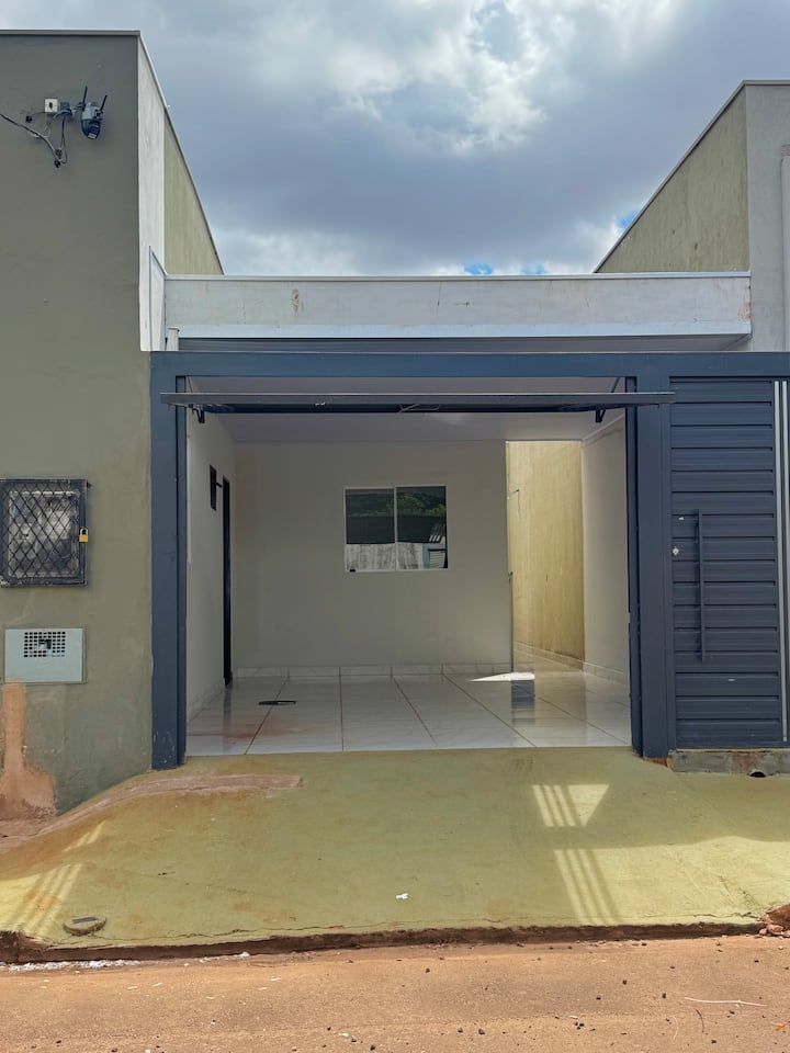 Casa Ampla Climatizada • Próximo Da Ufms - Campo Grande