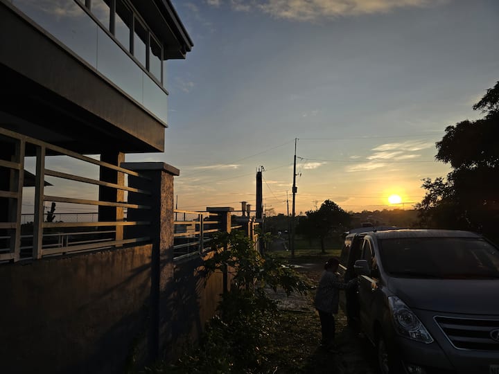 Peaceful 4 Bedroom House In Tagaytay - Amadeo