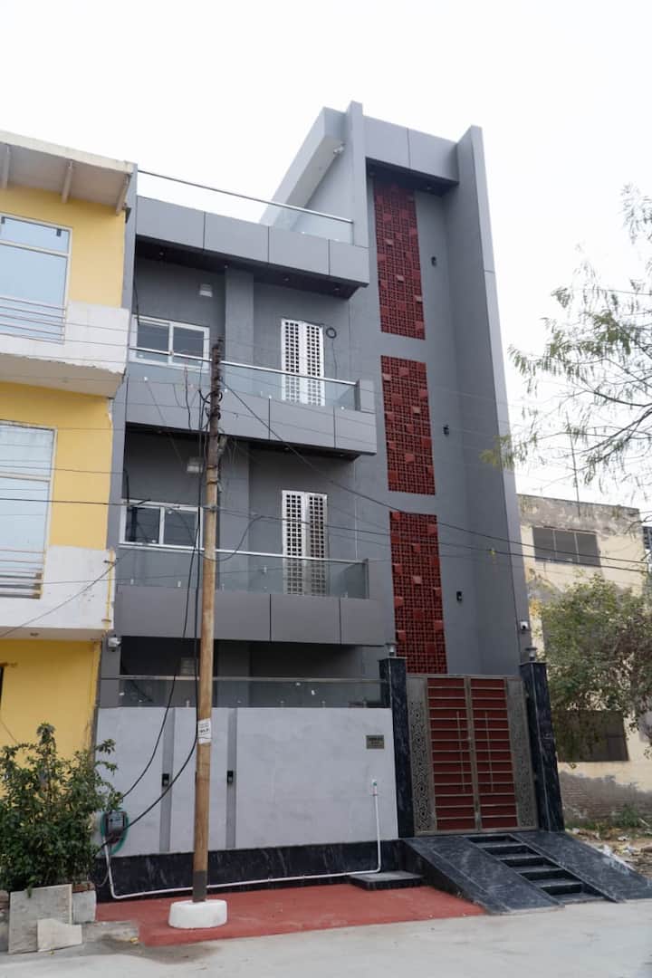 Guarang Kutir 6bhk Full Hosue For Homestay - Vrindavan