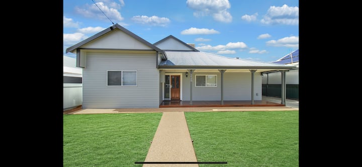 Luxury On Lachlan With Cottage/shed - Hay