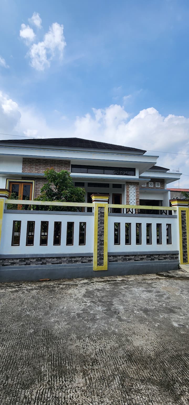 Hj. Parmi Homestay
Homestay Murah Di Kota Pati - Pati