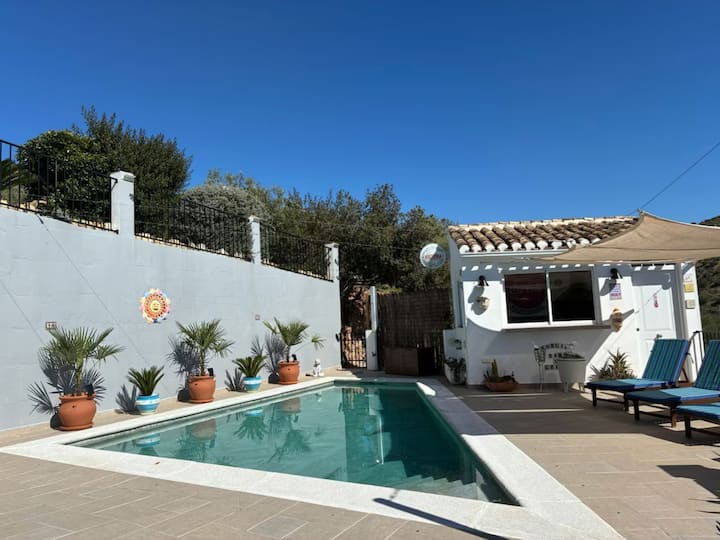 Spanische Villa, See-& Bergblick, Pool & Jacuzzi - Loja