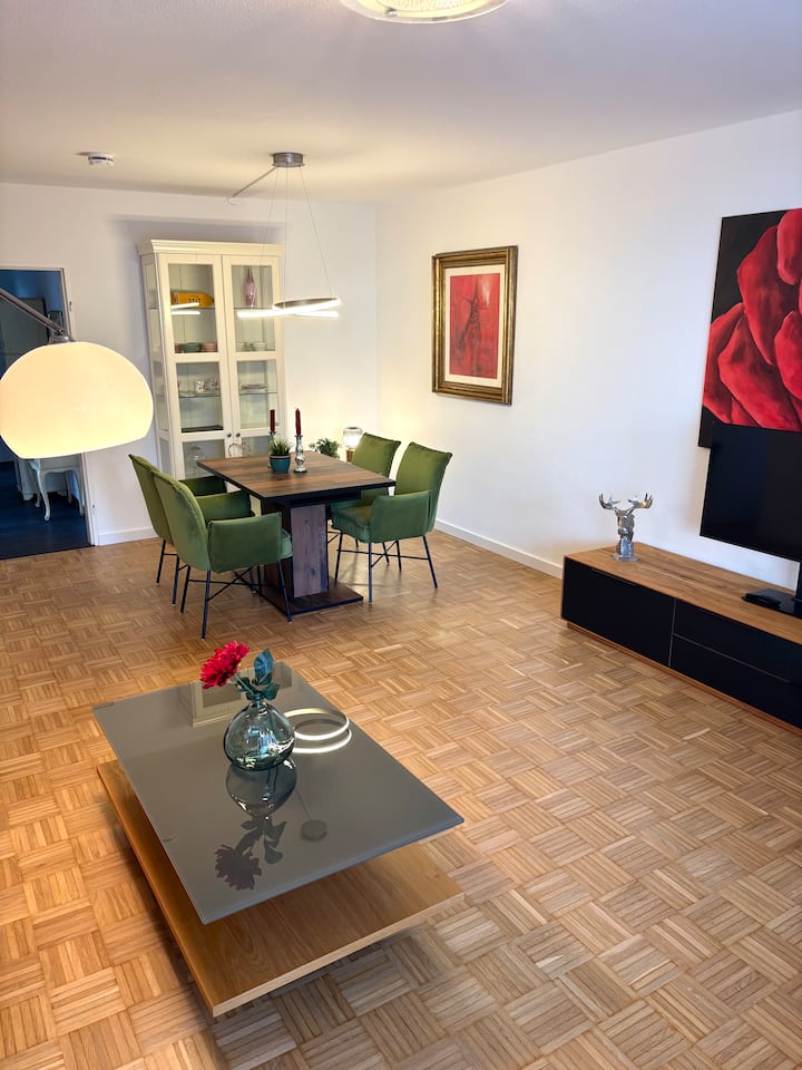 Helles, Modern Möbliertes 2-zimmer-apt. Mit Balkon - Essen