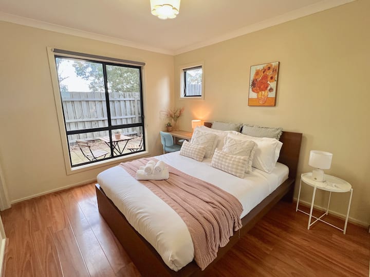 2b2b Parkside Retreat W/ Bathtub | Work And Relax - Mordialloc