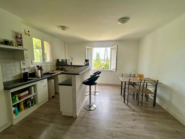 Appartement 3 Pièces En Résidence. - Narbonne