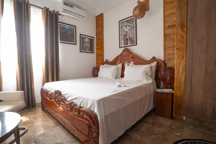 Ina • Piscine, Charme Africain Moderne à Attoban - Abidjan