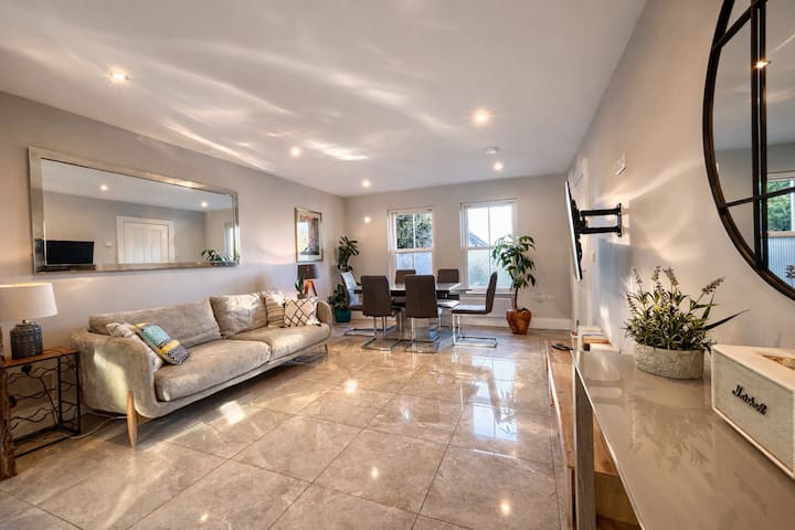 Grand Retreat | Luxury House - Belfast