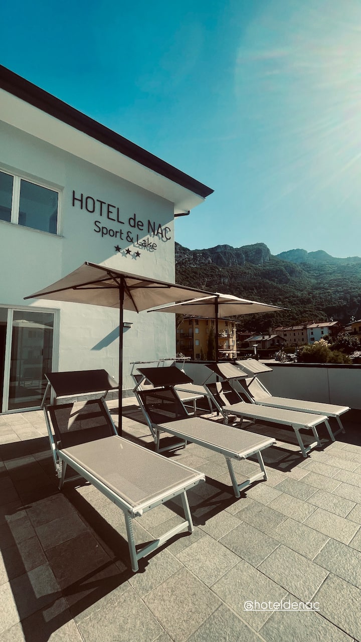 L'hotel Denac è Un Hotel 3stelle Nel Borgo Di Nago - Malcesine