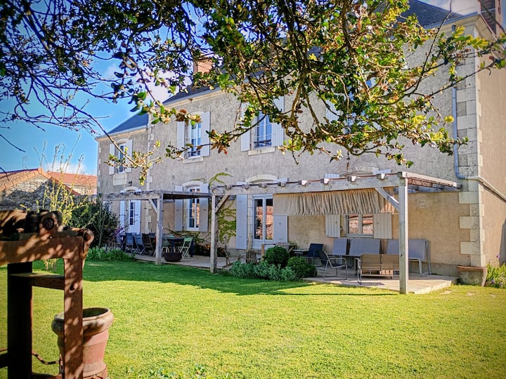 Le Clos Des Hirondelles : Grande Maison De Famille - Luçon