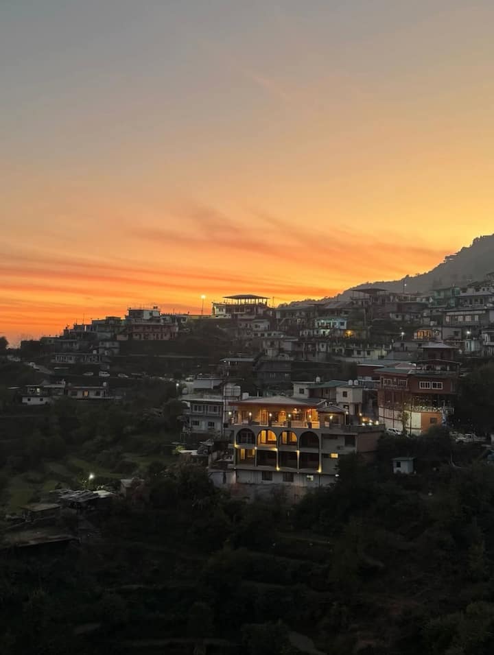 Serenity Stay” | Ac Rooms With Balcony - 穆索里