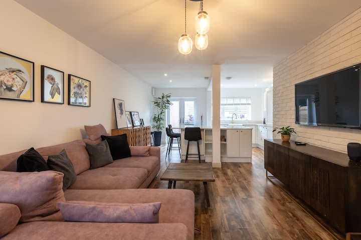 Open Mind Property - Hot Tub Retreat Sleeps 9 - Bournemouth