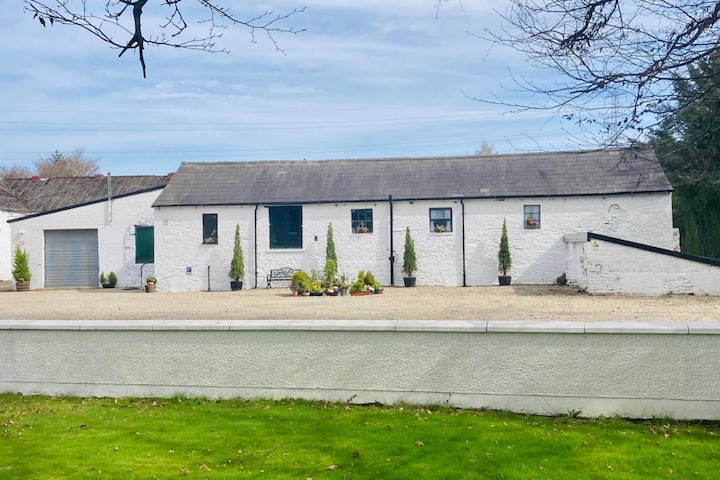 Rustic Charm Retreat In Londonderry Countryside - County Donegal, Ireland