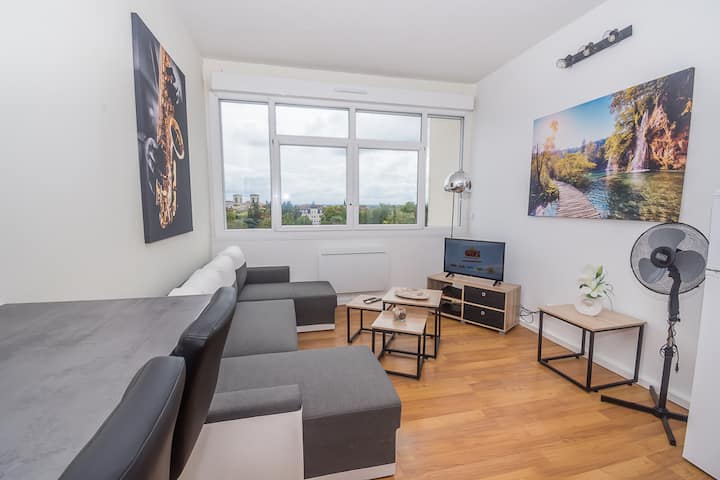 Suite 301 - Panorama Sur Mâcon & Parking Privé - ibis Styles Macon Centre