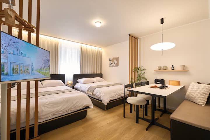 [강남3룸]퀸침대4개/8인/선정릉역5분/넷플릭스/공항버스/코엑스/1층 - Seoul