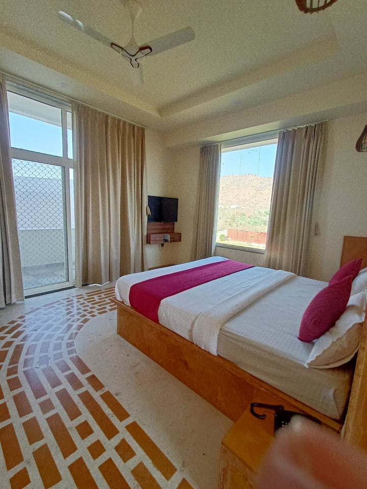Royal Mountain 9-room Private Resort - Udaipur