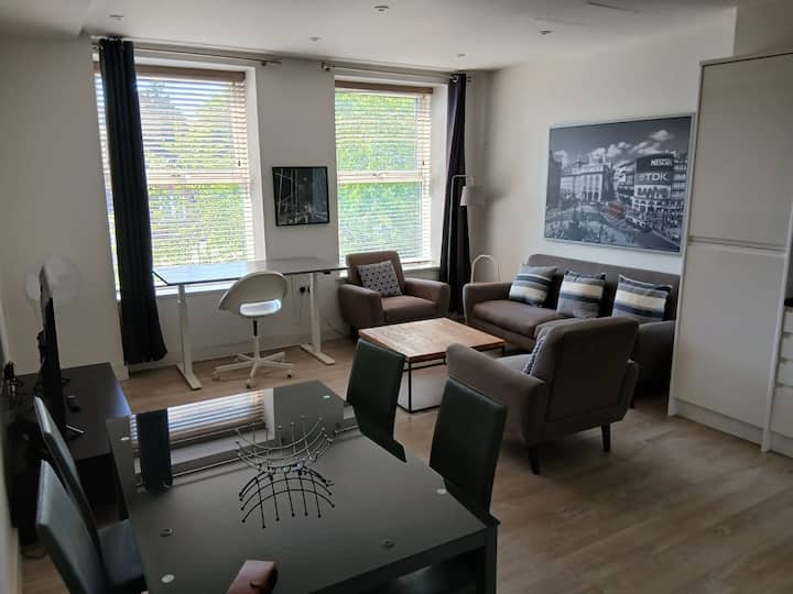 Stunning Two Bed Apartment Guildford Town Centre. - Godalming