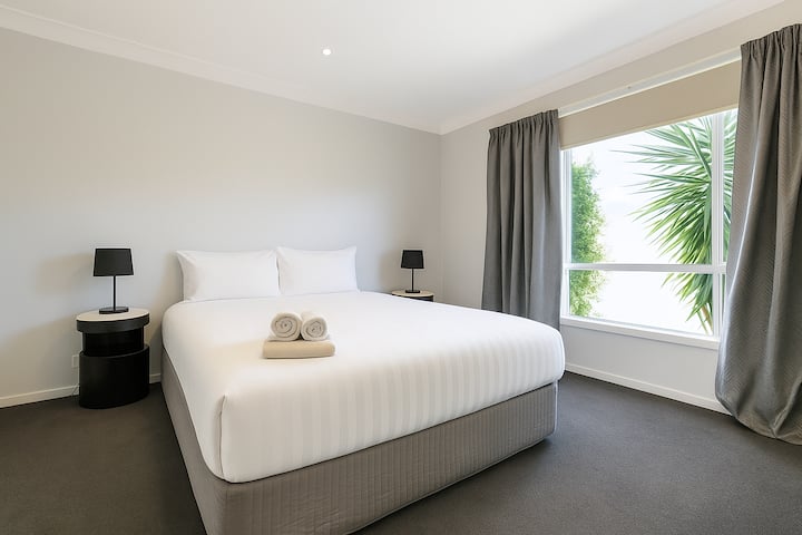 5br 3bath House | Ducted A/c | Workstay Ready - Muswellbrook