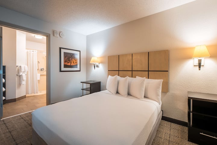 One Br Suite | Free Parking | Per Friendly - Fort Worth, TX