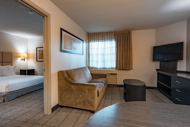 One Br Suite | Free Parking | Per Friendly - Fort Worth, TX