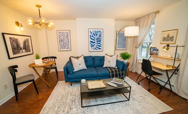 Chic Center Square 1br | In-unit Laundry - Albany, NY
