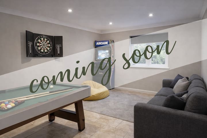 7 Bed | 4.5 Bath L Games Room | Gated Parking - Bedford