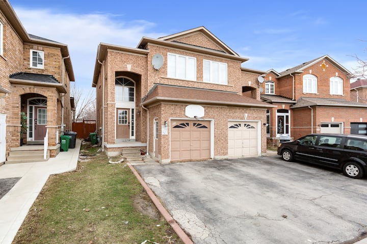 Beautiful Family House - Brampton