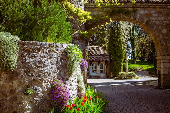 2br On Private Estate With Tower Suite Near Geneva - Gex