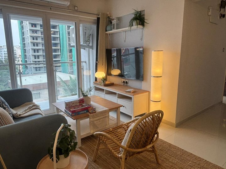 Coastal 2bhk Retreat + Fast Wi-fi + 55' Smart Tv - Pune