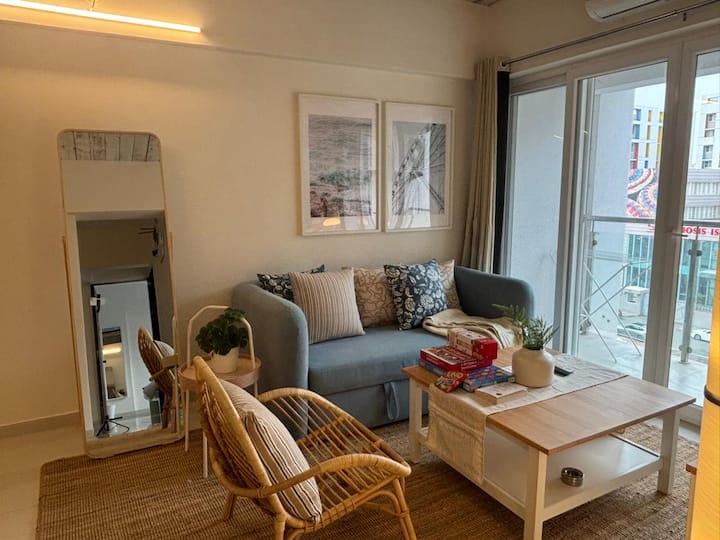 Coastal 2bhk Retreat + Fast Wi-fi + 55' Smart Tv - Pune