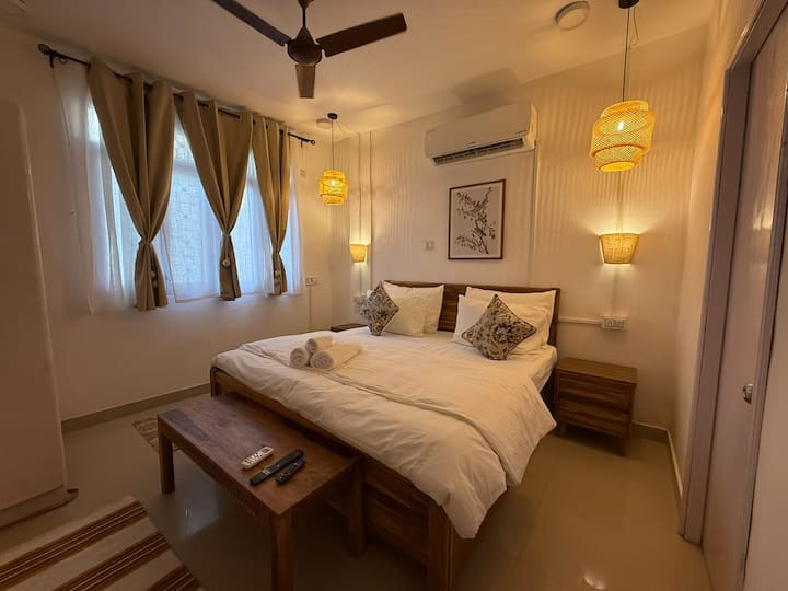 Sparrow: Cozynest Room W/ King Bed, 43” Tv | Saket - Delhi, India