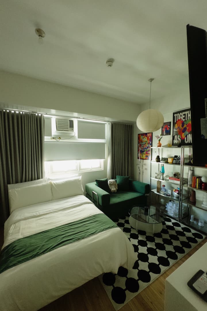 Anora Pod -Stylish Condo Near Mall W Pool&netflix - Biñan