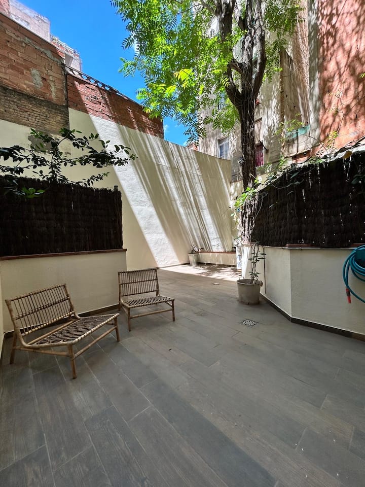 Acogedora Planta Baja Con Gran Terraza En Gracia. - Barcelona