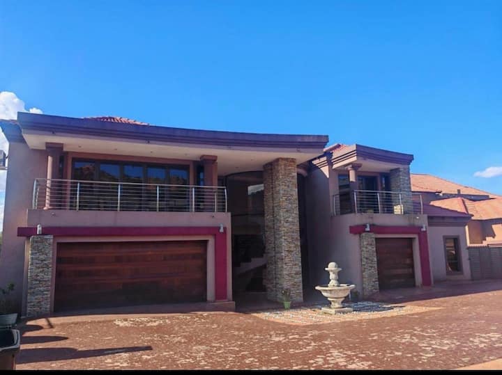 Beachwood Villa | Magalies Country Estate 5br - Pretoria