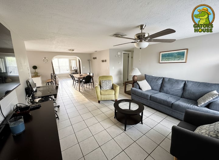 Gators House - Holiday, FL