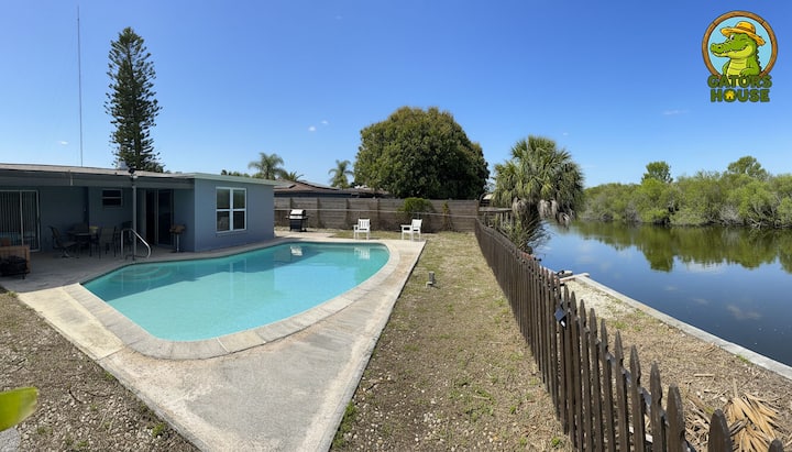 Gators House - Holiday, FL