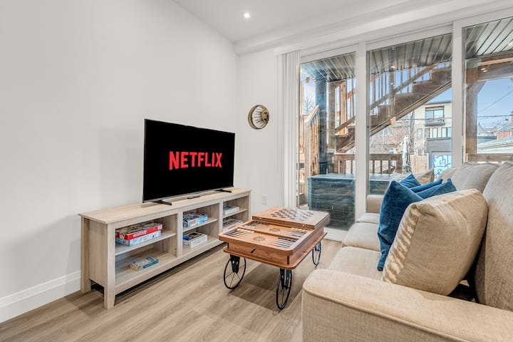 *Cozy House* Little Italy + Laundry + Wifi + Games - Toronto