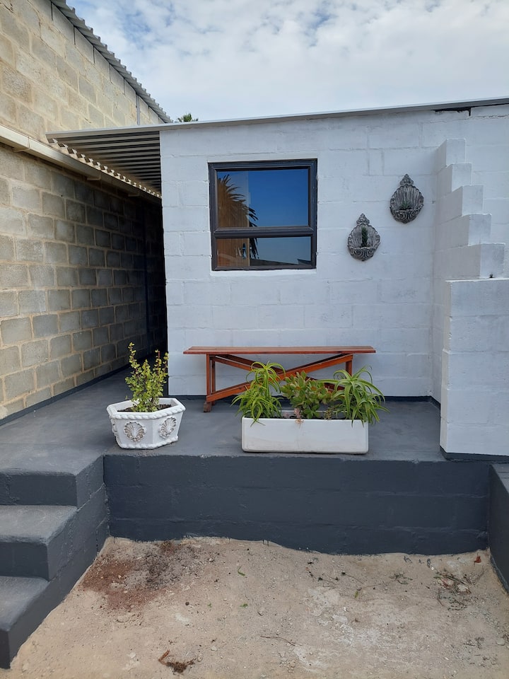 Cozy Corner Accomodation Unit 2 From R450 P/n - Bredasdorp