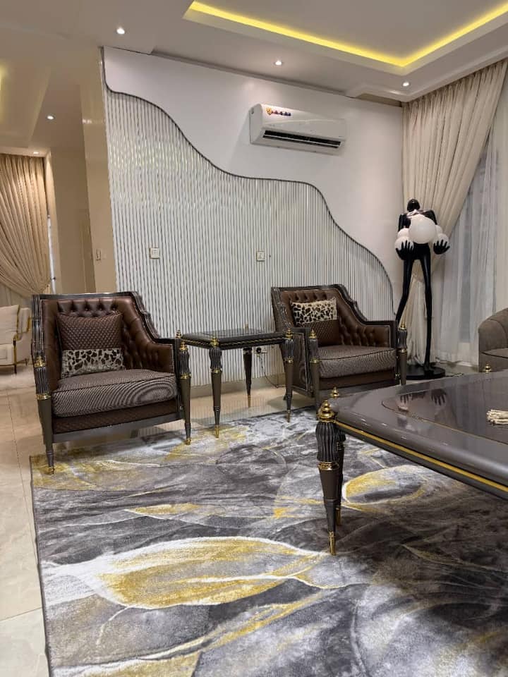 Matthew's Mansion | Luxury 5-bedroom Estate - Lagos