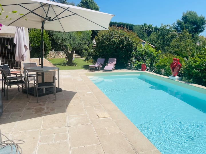 Maison Dartiste Piscine à Saint-paul-de-vence - Vence