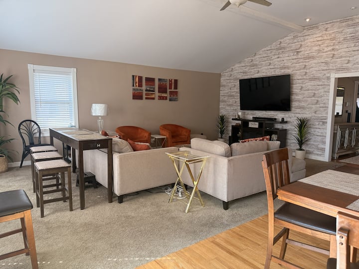 Less Than 5 Min To World Cup Stadium | Sleeps 8+ - Independence, MO