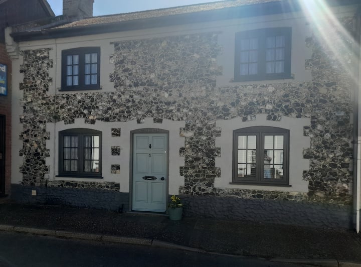 Lovely Brick And Flint Cottage - Norfolk