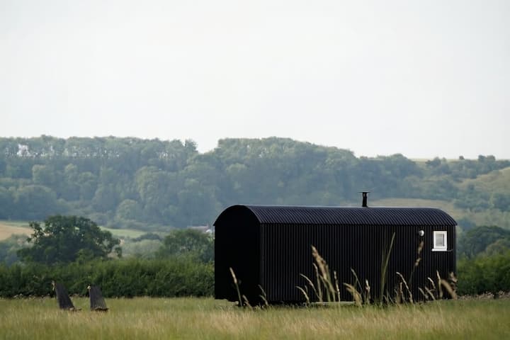Luxury 2 Bedroom Shepherds Hut On An Organic Farm - Swindon