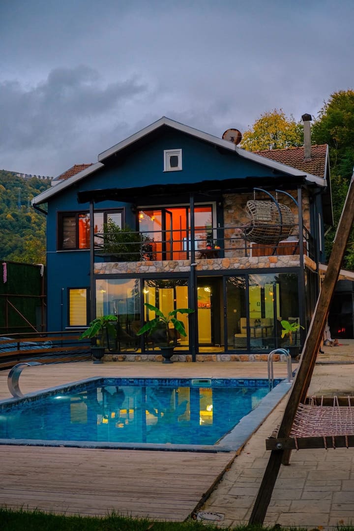 Isıtmalı Havuzlu & Jakuzili Lüks 5+1 Villa - Turkey